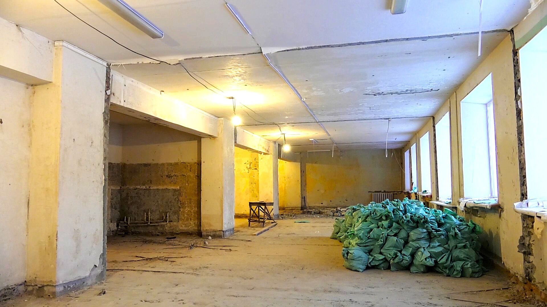 В Покачах ремонтируют самый первый детский сад «Сказка»