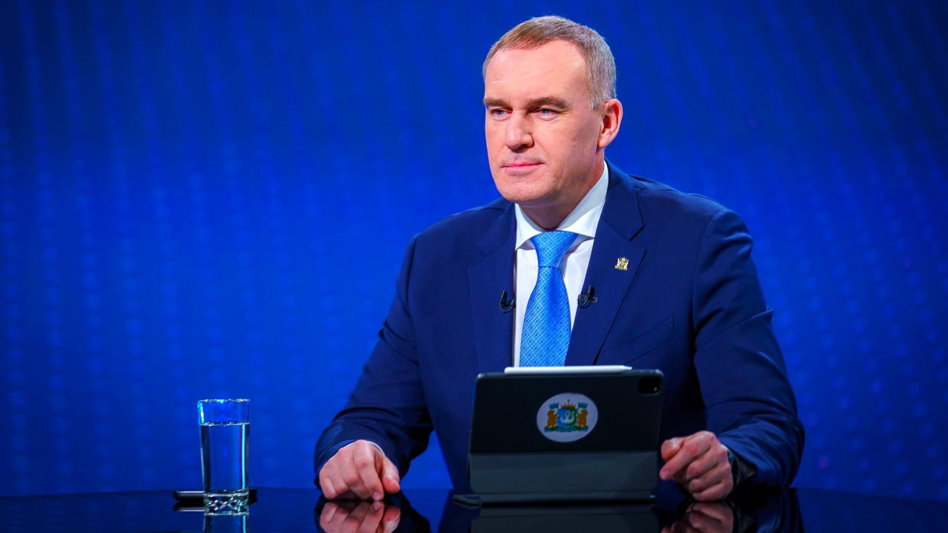 Жители Сургута, Нижневартовска, Ханты-Мансийска и Октябрьского района задали вопросы губернатору