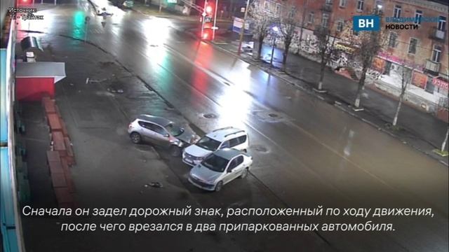 В Муроме иномарка не справилась с управлением и врезалась в машины на стоянке