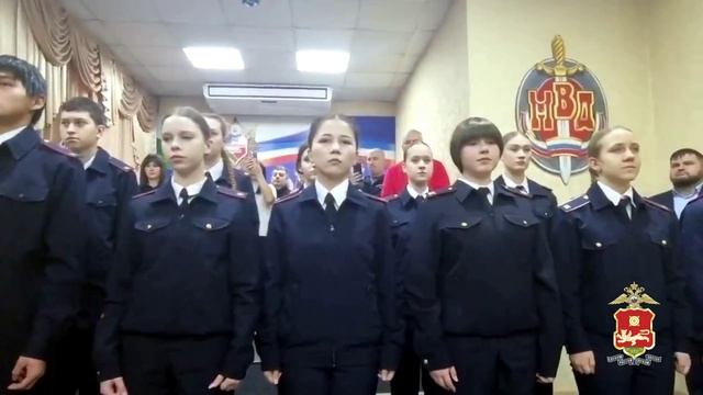 Владимир Генералов вручил удостоверения учащимся полицейских классов