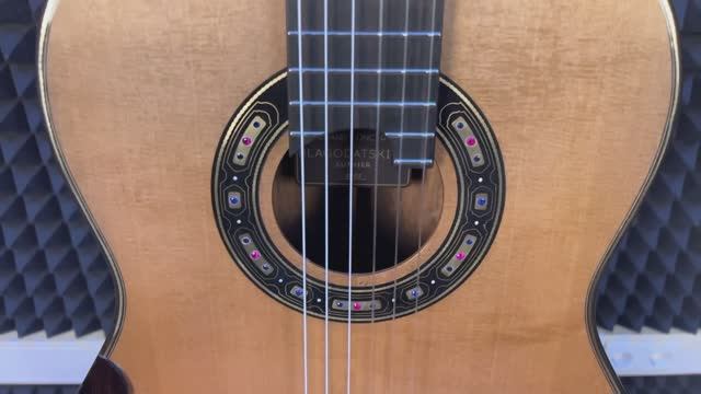 Тест мастеровой гитары с украшениями мастера Р. Благодатских. Видео обзор Юрия Алешниковка