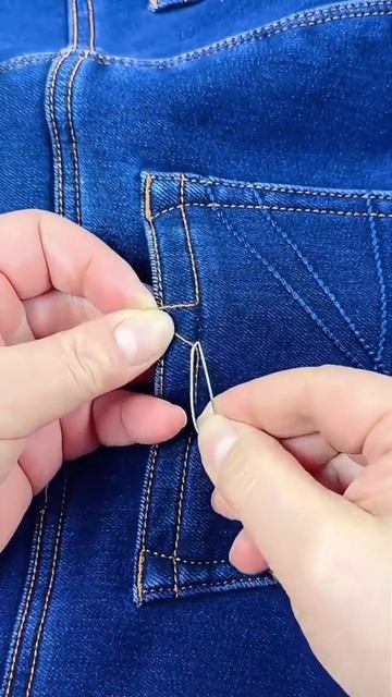 Секрет швеи. Зашиваем порванный шов на джинсах.