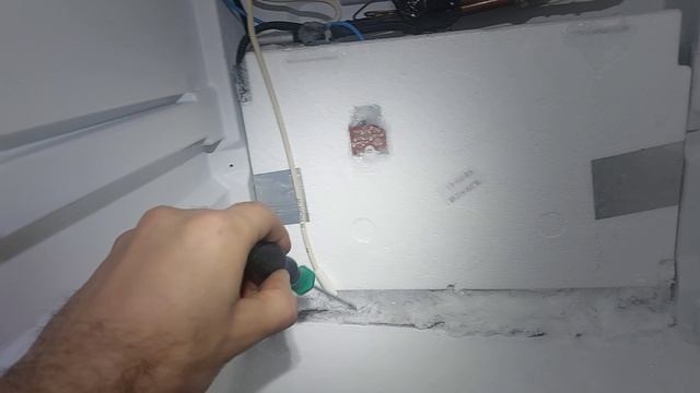 Холодильник Liebherr пищит, не охлаждает