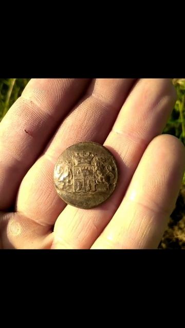 Старинная пуговица с гербом