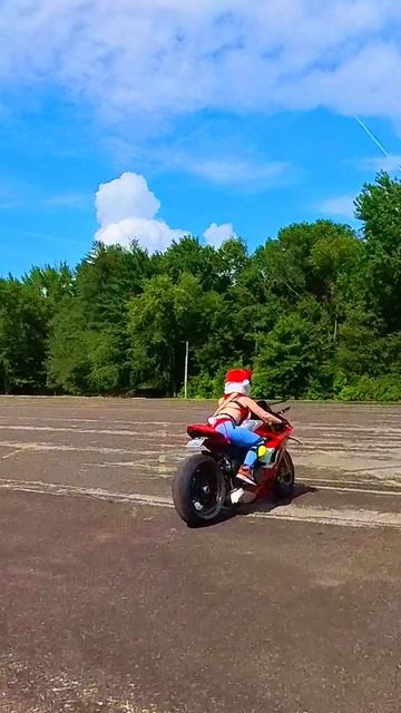 Катя Алмаз на дукати Панигале V4R С Новым Годом Рождество Санта Дед Мороз