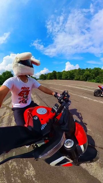 Катя Алмаз на дукати Панигале V4R С Новым Годом Рождество Санта Дед Мороз