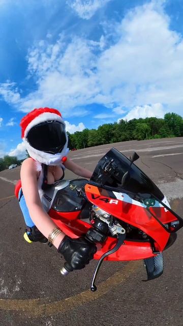 Катя Алмаз на дукати Панигале V4R С Новым Годом Рождество Санта Дед Мороз