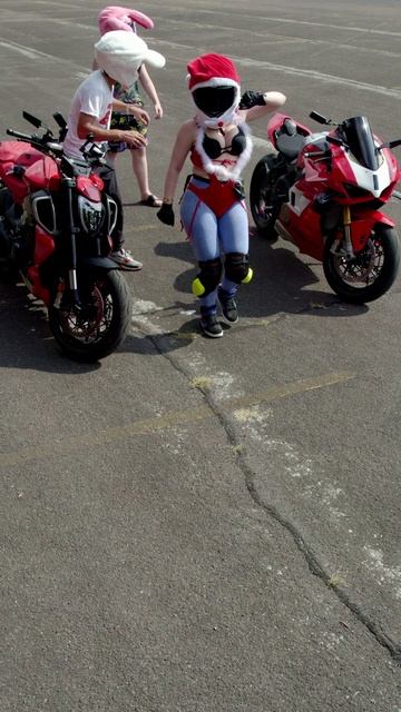 Катя Алмаз на дукати Панигале V4R С Новым Годом Рождество Санта Дед Мороз