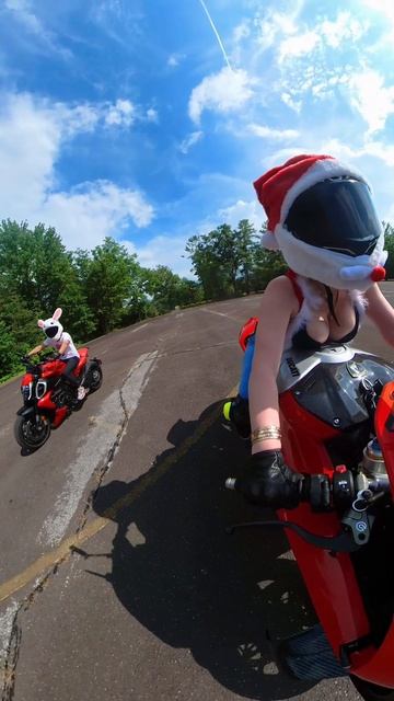 Катя Алмаз на дукати Панигале V4R С Новым Годом Рождество Санта Дед Мороз