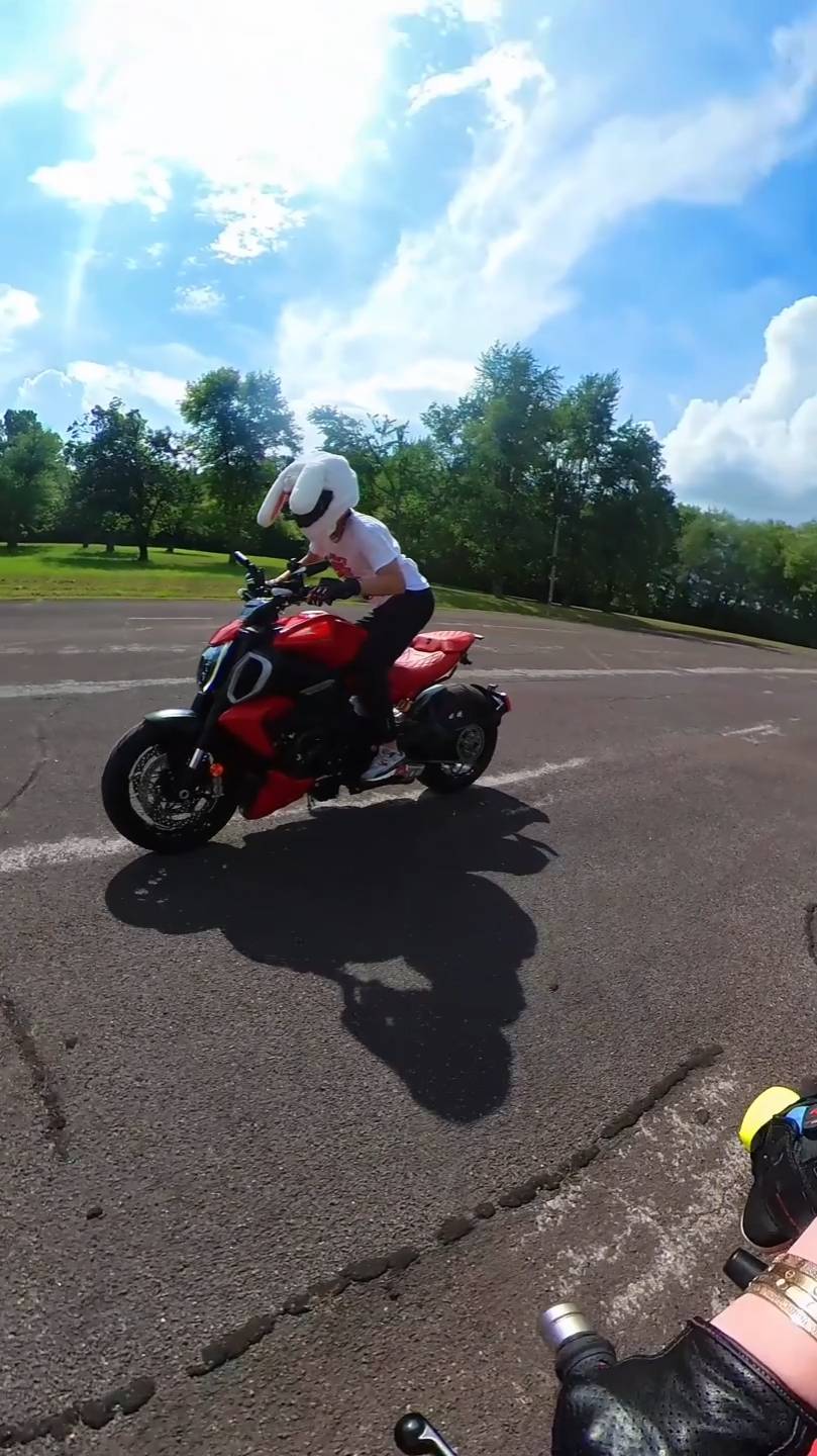 Катя Алмаз на дукати Панигале V4R С Новым Годом Рождество Санта Дед Мороз