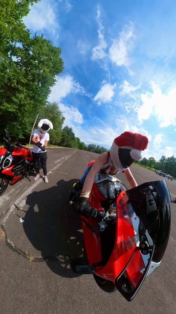 Катя Алмаз на дукати Панигале V4R С Новым Годом Рождество Санта Дед Мороз