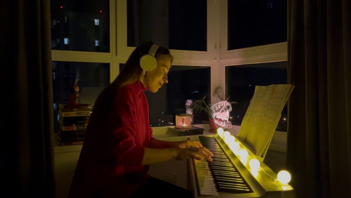 "We Wish You A Merry Christmas" ("Мы желаем вам счастливого Рождества", аранж. С. Аояма)