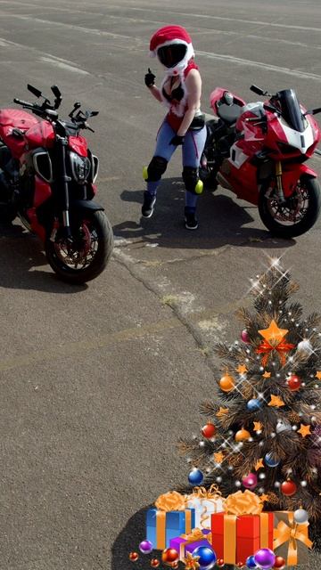 Катя Алмаз на дукати Панигале V4R С Новым Годом Рождество Санта Дед Мороз