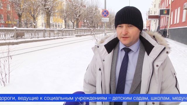 Десятки единиц спецтехники с рассветом вышли на дороги Первоуральска