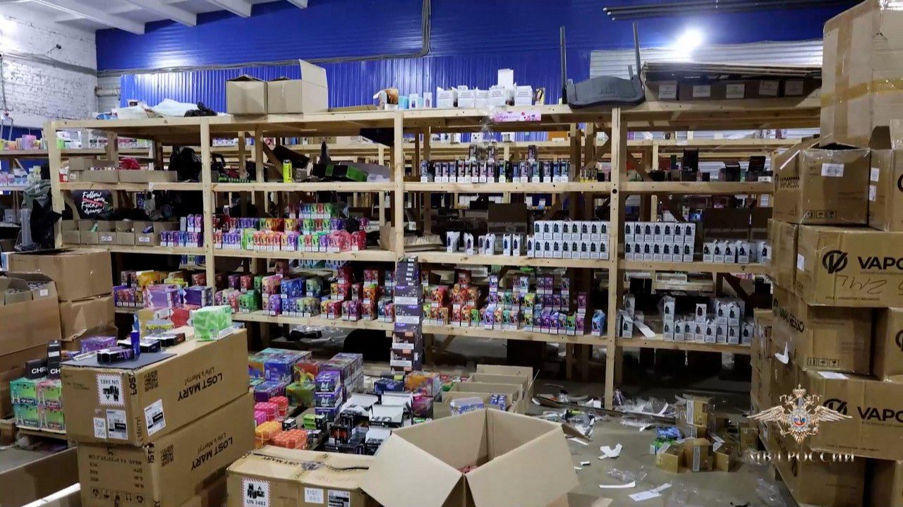 Полицейские Тамбова изъяли более 150 тысяч немаркированных электронных сигарет