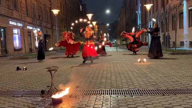 ЦЫГАНСКОЕ ОГНЕННОЕ ШОУ. Е. Каменкова и ТАНЦЕВАЛЬНЫЙ КОЛЛЕКТИВ "ЭКСПРОМТ". АРТИСТЫ НА ПРАЗДНИК.