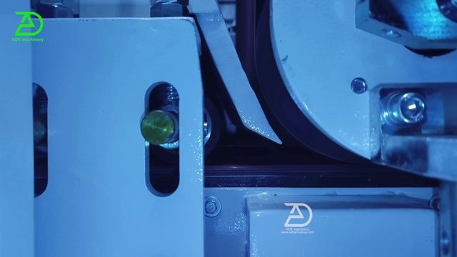 Станок для снятия заусенцев с листового металла RY1100: удаляет ржавчину за один проход.