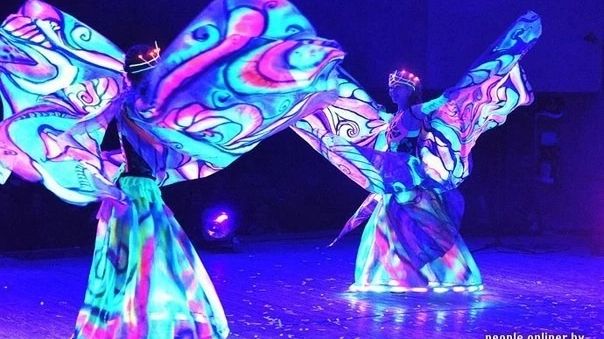 Неоновое шоу Эйфория на фестивале