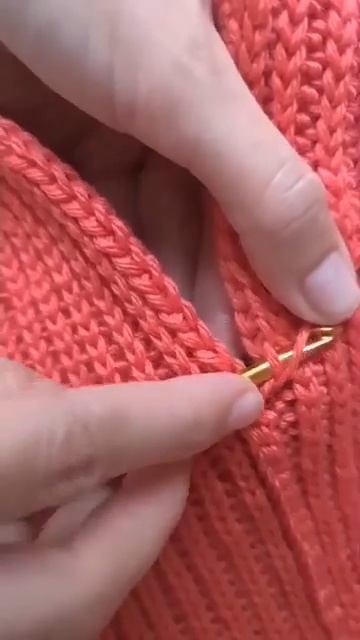 Соединить вязаные полотна крючком