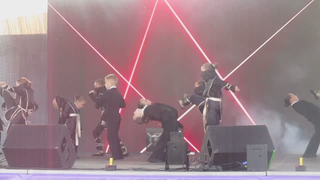 Танец спецагентов