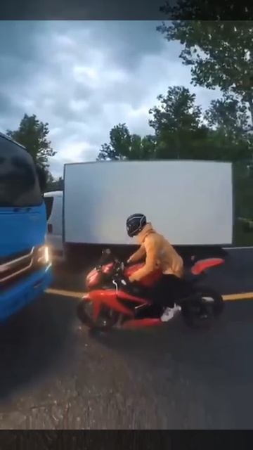 Они всегда говорят, что это не так, если ты разобьешься.... это когда ты разобьешься!!😮