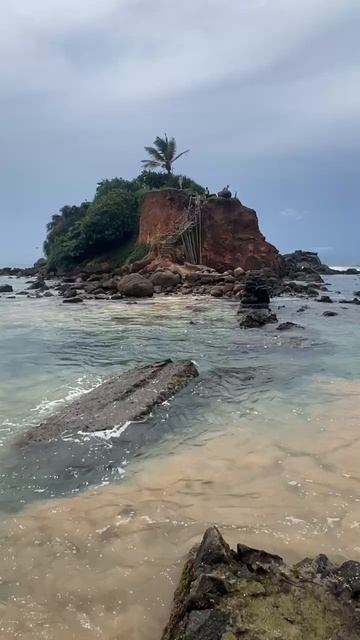 Мирисса. Пэррот Рок скала