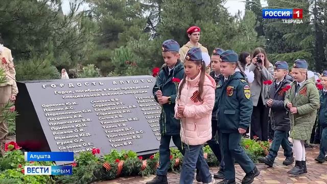 Сегодня на центральной набережной Алушты была открыта Аллея Славы