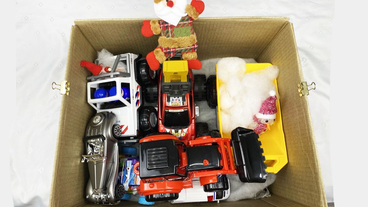 Мультики для детей про игрушечные Машинки в коробке. Новые машинки. Мультики для малышей