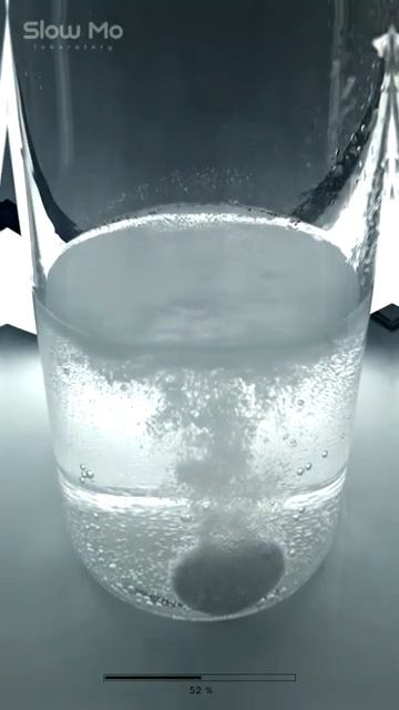 Аспирин в воде 10 000 кадров секунду. Замедленная съемка