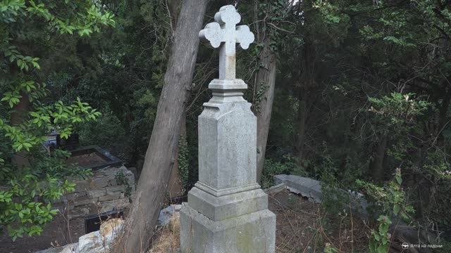Графское кладбище в Кореизе, оно же старое мисхорское кладбище
