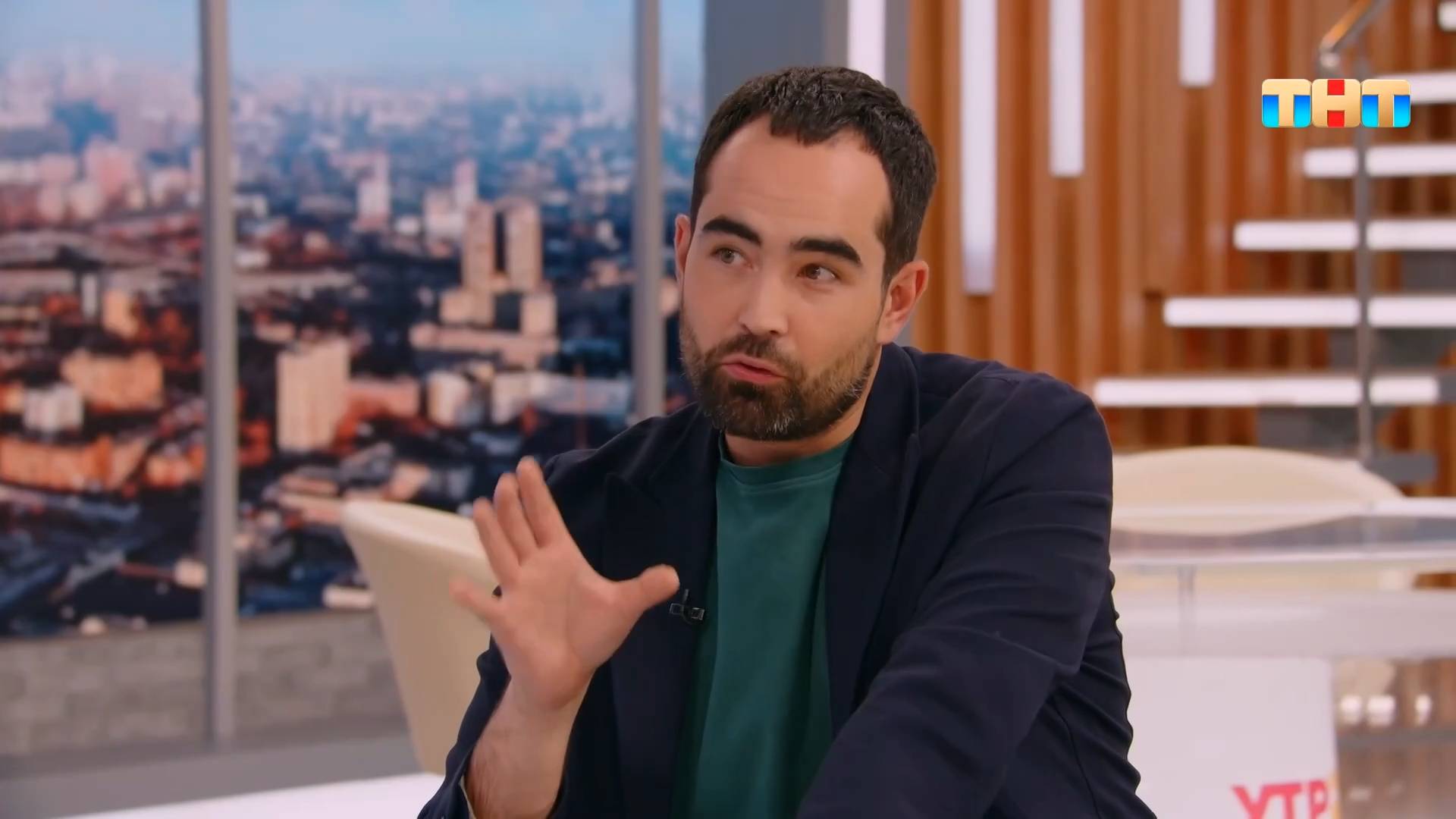 Когда стоит начать вводить прикорм ребенку?