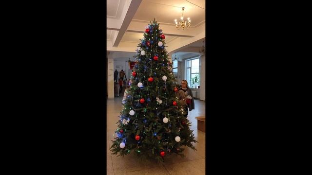 Первый корпус Донецкого национального технического университета готовится к встрече Нового года