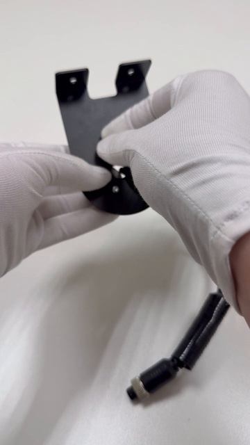 Установка камеры NSCAR на металлический кронштейн