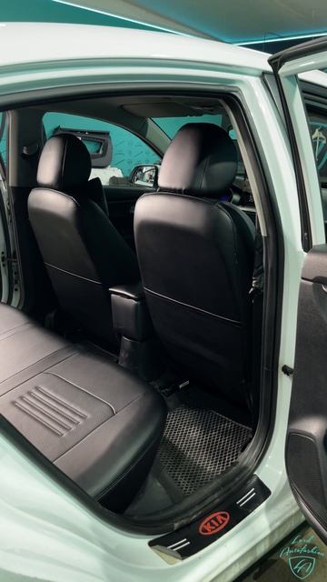 Установка модельных авточехлов в Kia Rio4
