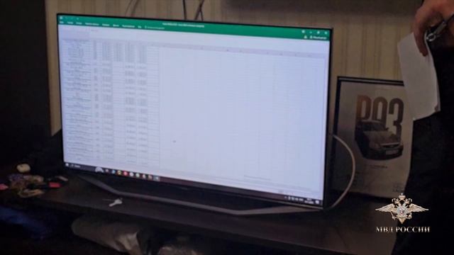 В Сургуте по подозрению в неправомерном обороте средств платежей задержаны четверо участников группы
