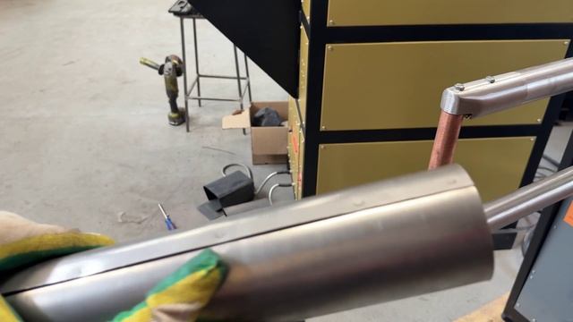 Радиальная машина контактной сварки 14-750c с электромагнитным приводом сжатия электродов