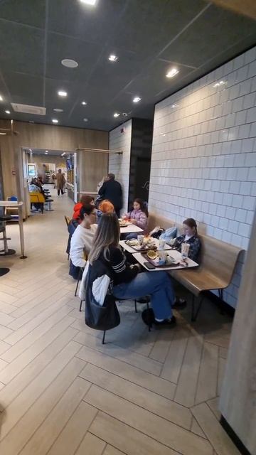 Интерьер Mac.by - белорусский Макдональдс