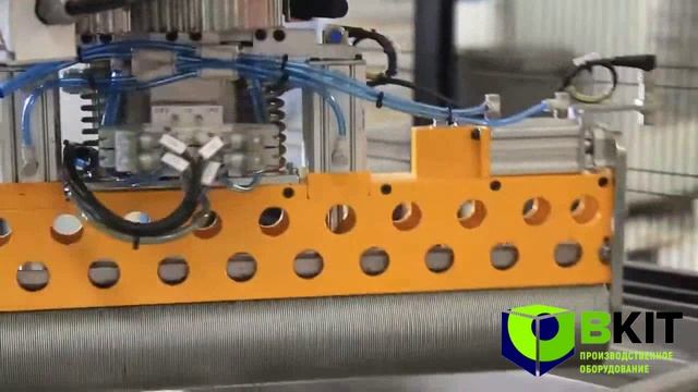 Автоматическая линия с группиратором жестяных крышек и декартовым роботом-паллетизатором