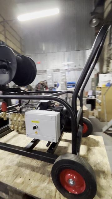 АВД Тритон T 30/300 T 12.5 ( тележка 4 колеса, барабан, манометр, электрика с теплозащитой)