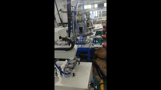 64. Куча роботов BORUNTE фигачат на заводе с штамповкой