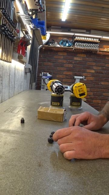 Цанга Dewalt DSW600 реплика или оригинал?