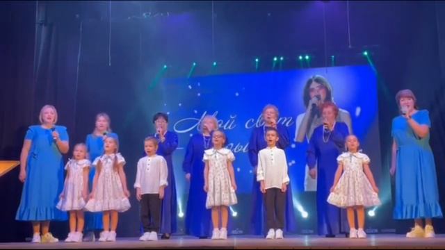 Воспитанники и педагоги детского сада № 15, члены общества слепых