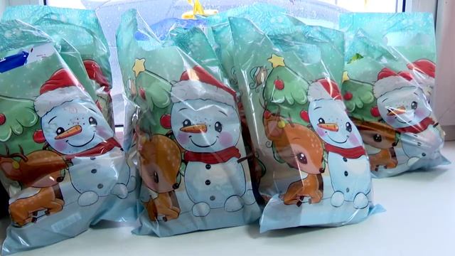 Новогодние посылки от школьников