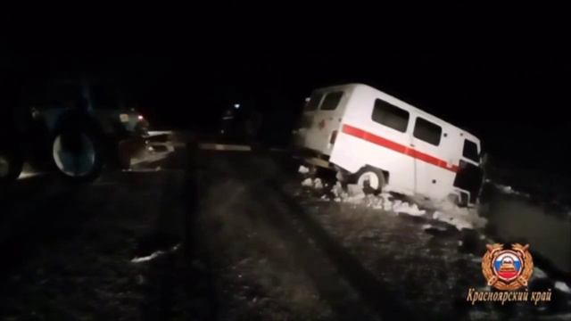 Госавтоинспеторы  ДПС в Красноярском крае выручили бригаду скорой помощи из снежного плена