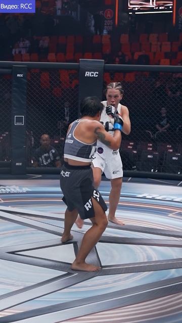 Упала в нокдаун, но СМОГЛА ВЫГРАТЬ: Пургина победила Ле на RCC 24