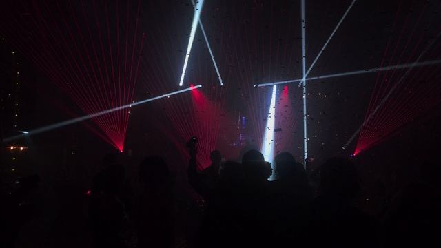 Лазерное лучевое шоу