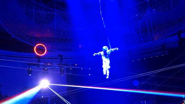 Самое типичное для России. Цирк с космической темой