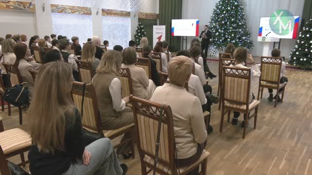 Юным хантымансийцам торжественно вручили их первые паспорта.