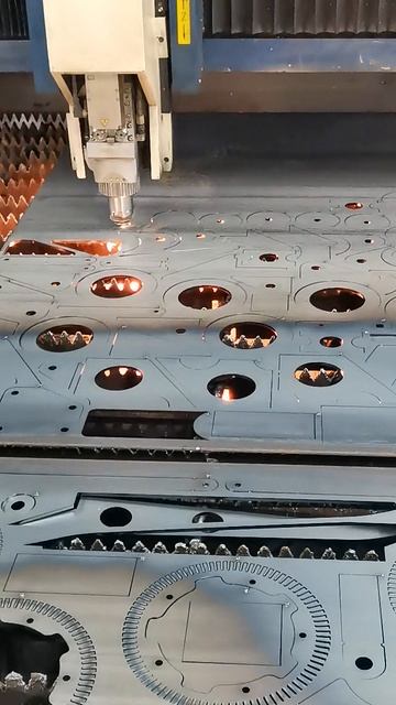 Лазерная резка стали в Москве и Московской области в компании Семь треугольников