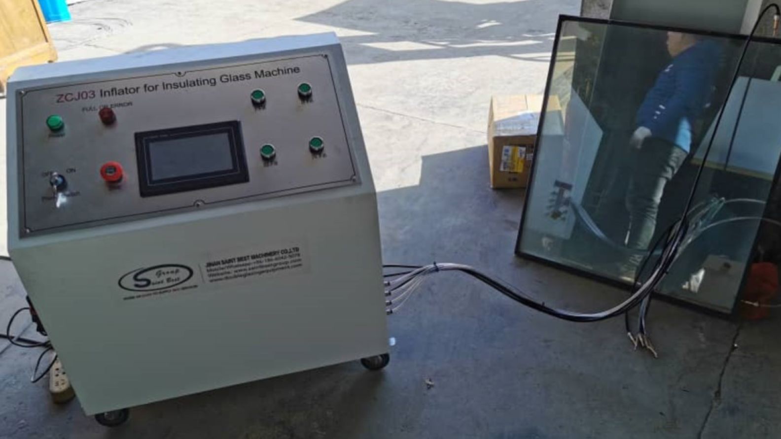 Автомат наполнения стеклопакетов инертными газами ZCJ03.